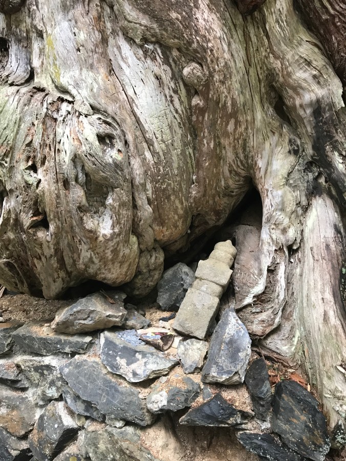 Gorinto: a uniquely Japanese five element stupa | Elemental Japan